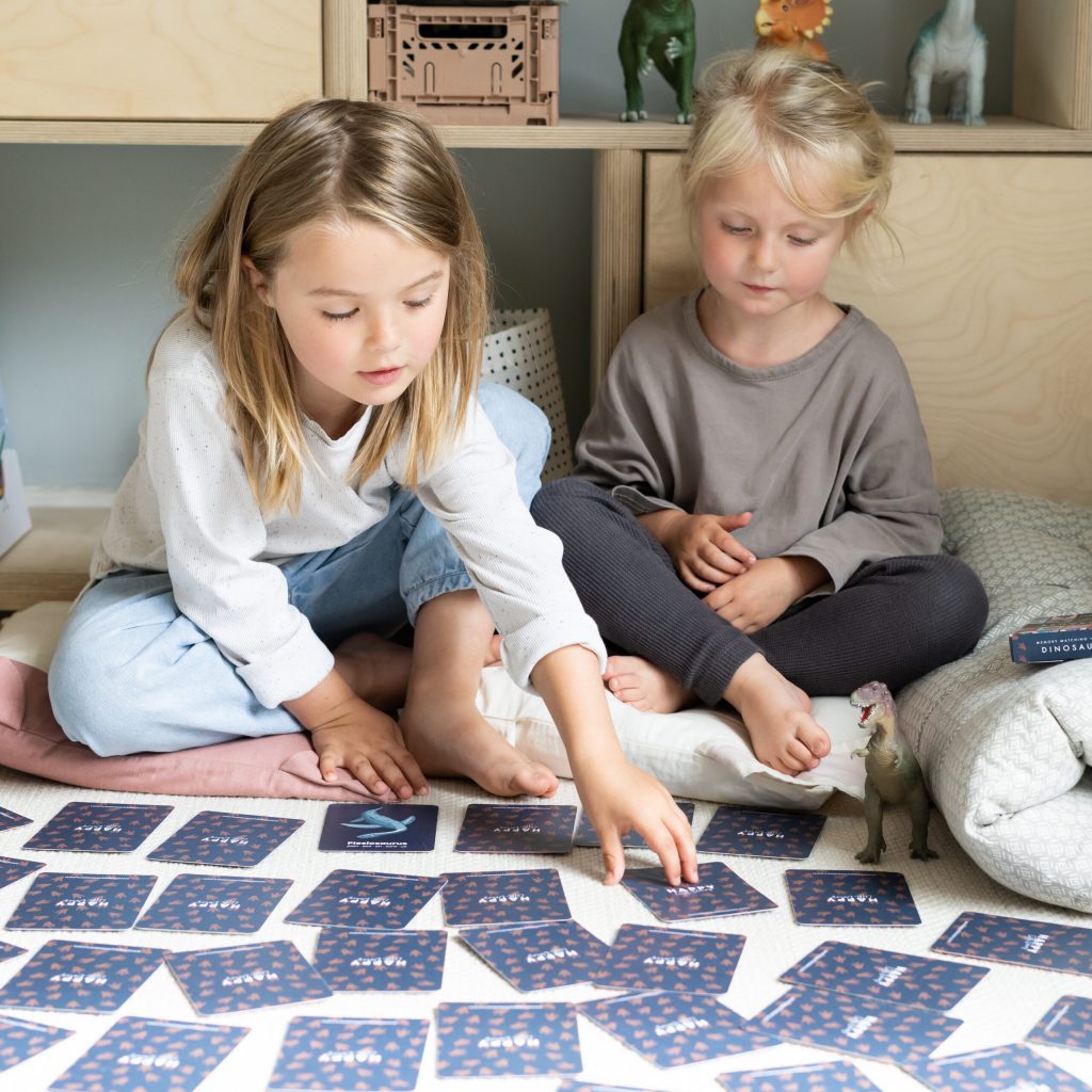 Dinosaur snap card game free online | Happy Little Doers